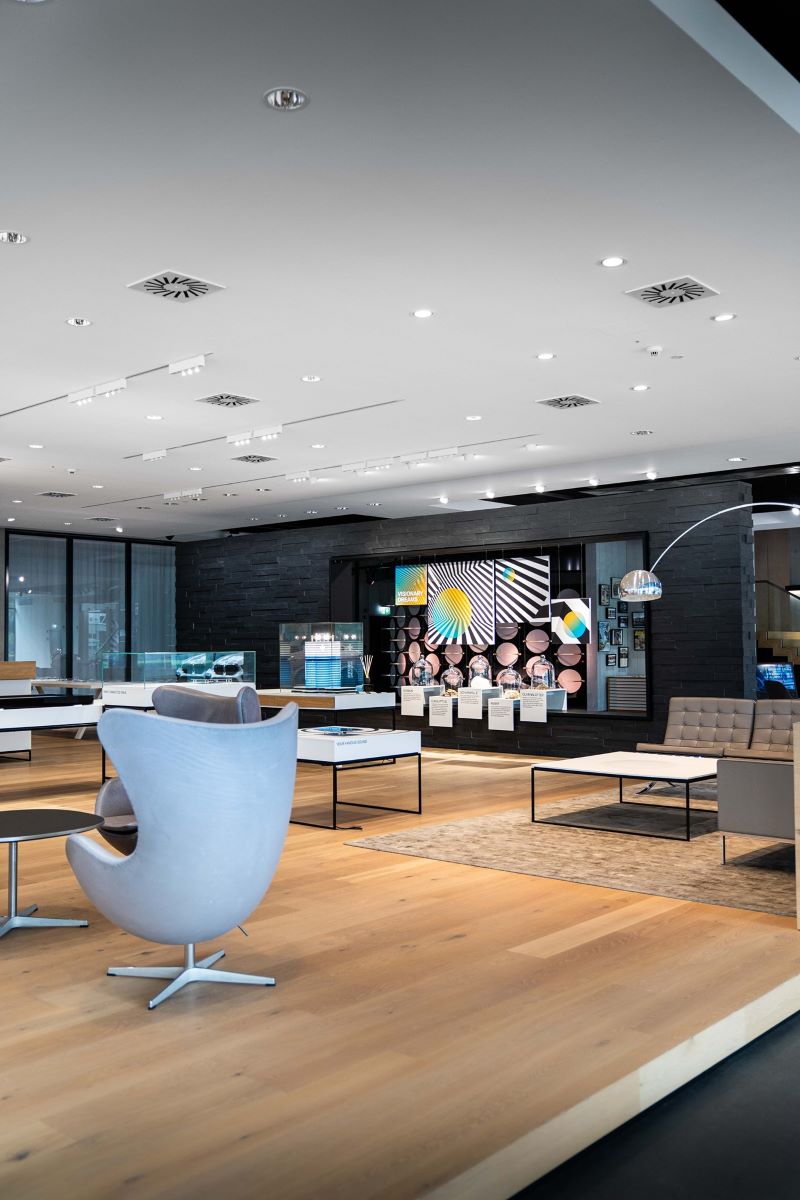 BMW Brand Experience Center: Kinetic Pixel Curtain - 01Mechatronics